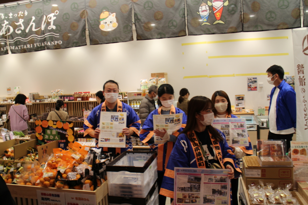 大学のふるさと事業 羽衣国際大学×湯浅町 学生考案のレシピで商品化された湯浅町のお土産菓子「醤油ケイク」と「醤油クッキー」の販売促進を行いました！！＠KITTE大阪 | 羽衣国際大学